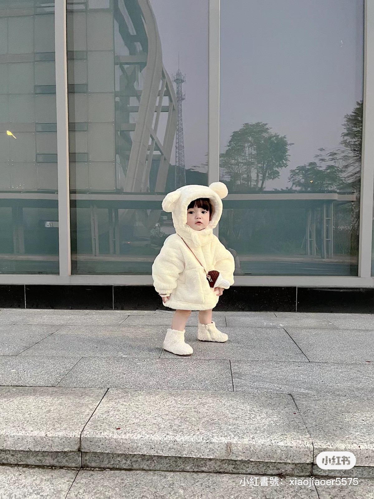 圣诞节就这样扮 ️超萌女娃「毛茸茸雪人圣诞装」可爱爆红 -6park.com