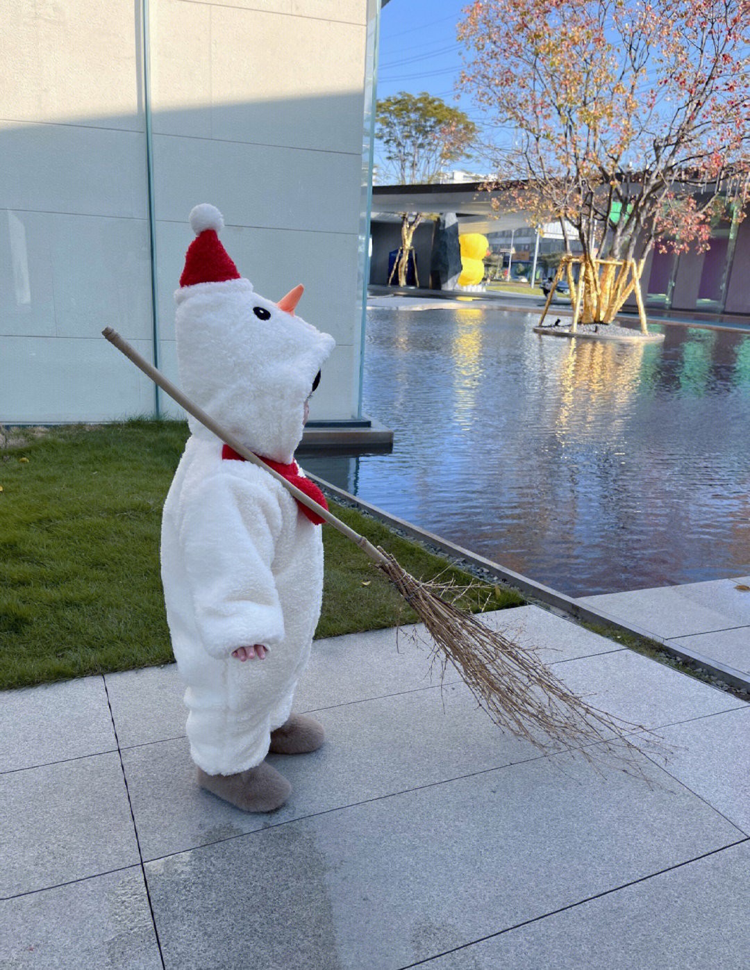 圣诞节就这样扮 ️超萌女娃「毛茸茸雪人圣诞装」可爱爆红 -6park.com