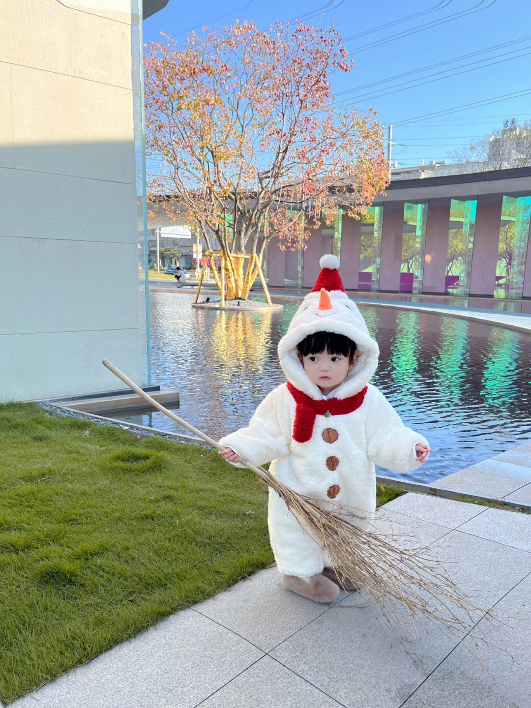 圣诞节就这样扮 ️超萌女娃「毛茸茸雪人圣诞装」可爱爆红 -6park.com